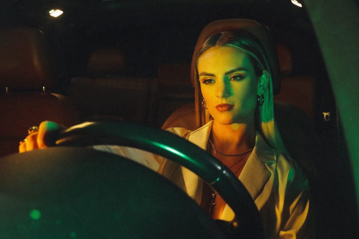 LADYGUNN – POP SINGER JENNY MARCH TALKS ABOUT NEW SINGLE “NOVEMBER NIGHTS”