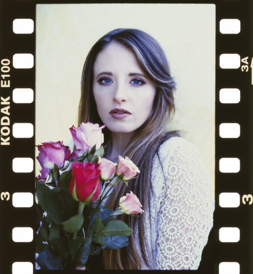 LADYGUNN – SINGER/SONGWRITER EMILY HACKETT REVEALS 'HANGOVERS & HEARTBREAK'