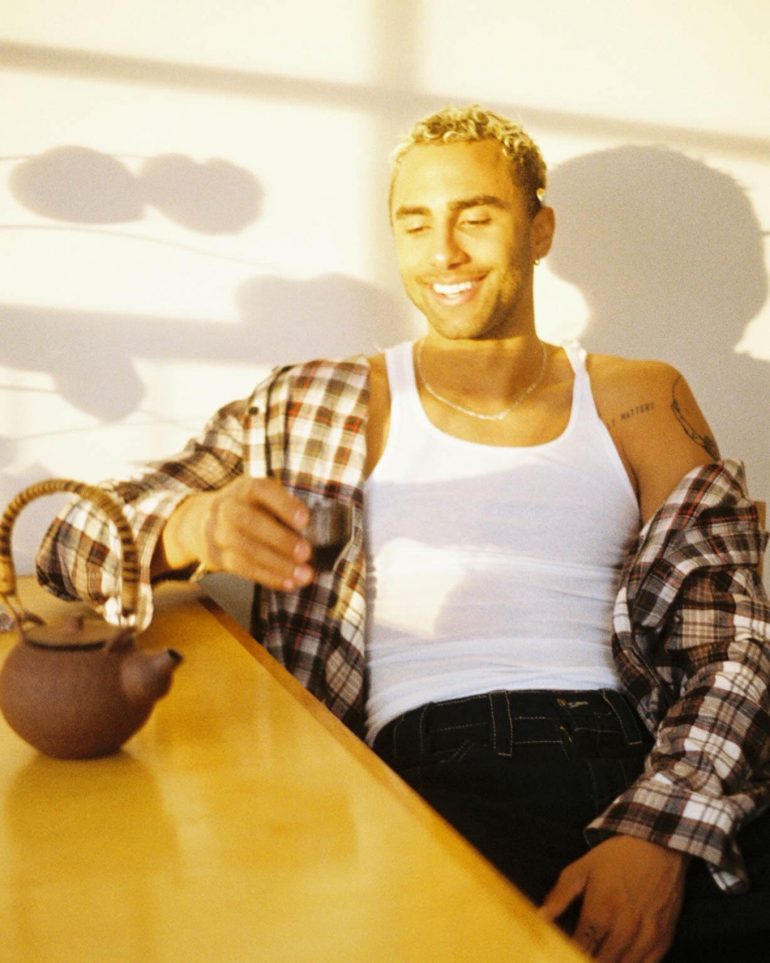 LADYGUNN – VIDEO: SONDER - Professional heartthrob and volleyball ...