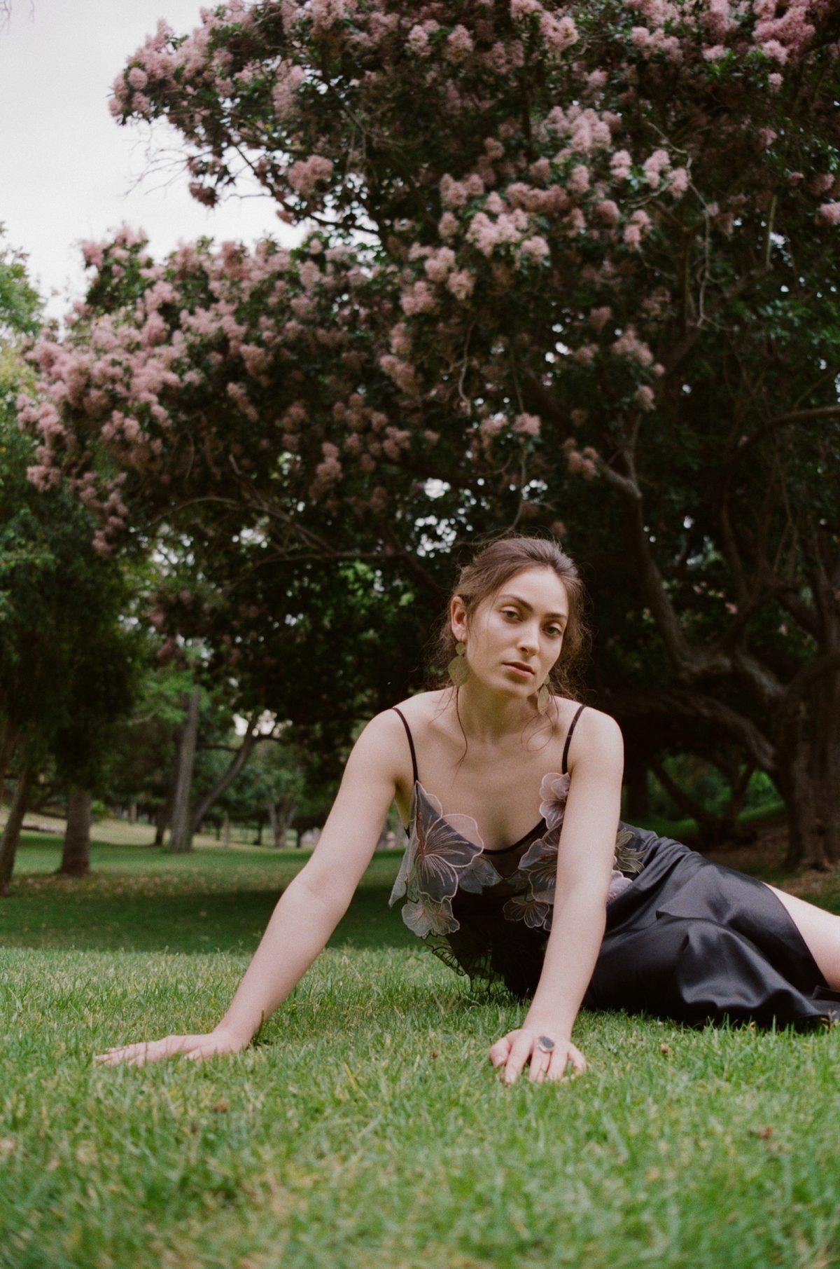 LADYGUNN – THE "SIDES" OF R E L : AN IN-DEPTH VIEW