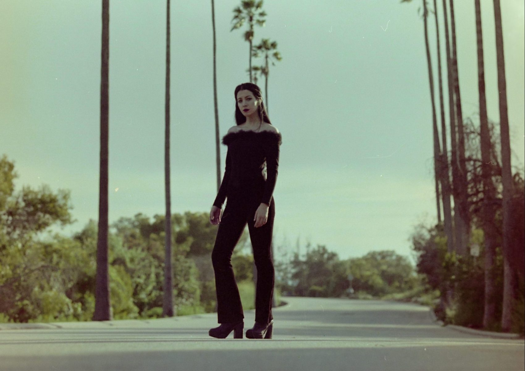 Luna Shadows drops new single “malibu bb”