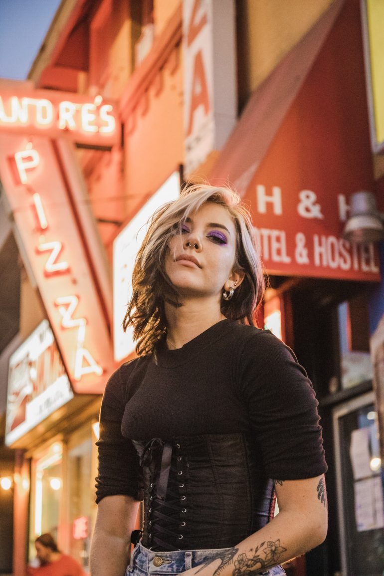 LADYGUNN – KiNG MALA IS HASHTAG EDGY