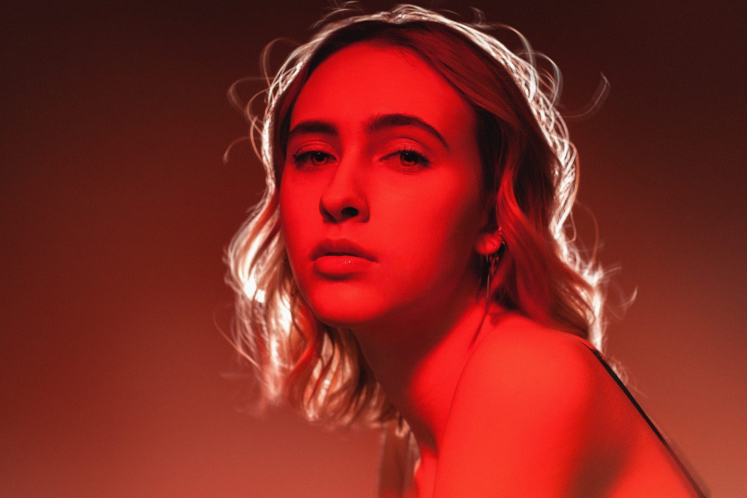 LADYGUNN – RYAN WRIGHT IS ALL ART AND TIMELESSNESS WITH HER SINGLE "U ...