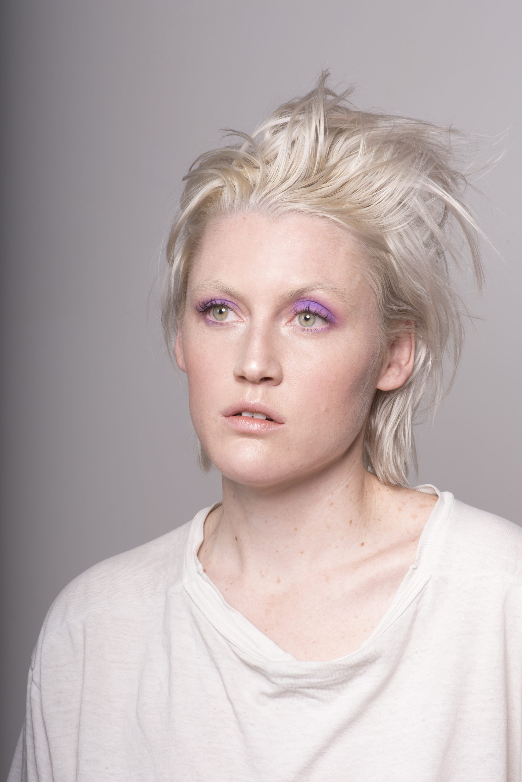 LADYGUNN – A MARTINI GLASS OF KIWI JUICE