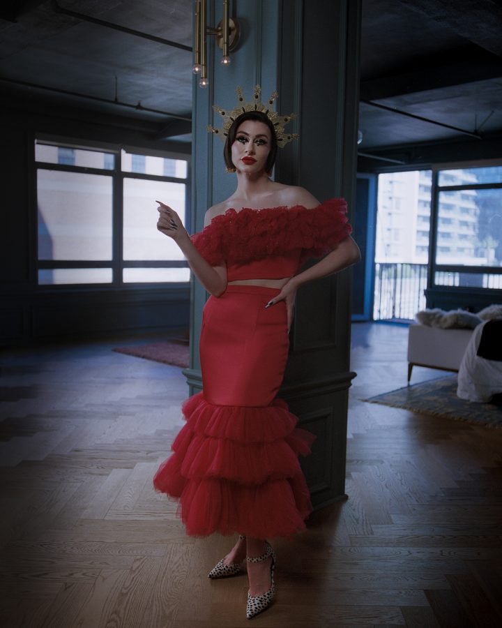 LADYGUNN – QVEEN HERBY INVITES US INTO HER QVEENDOM