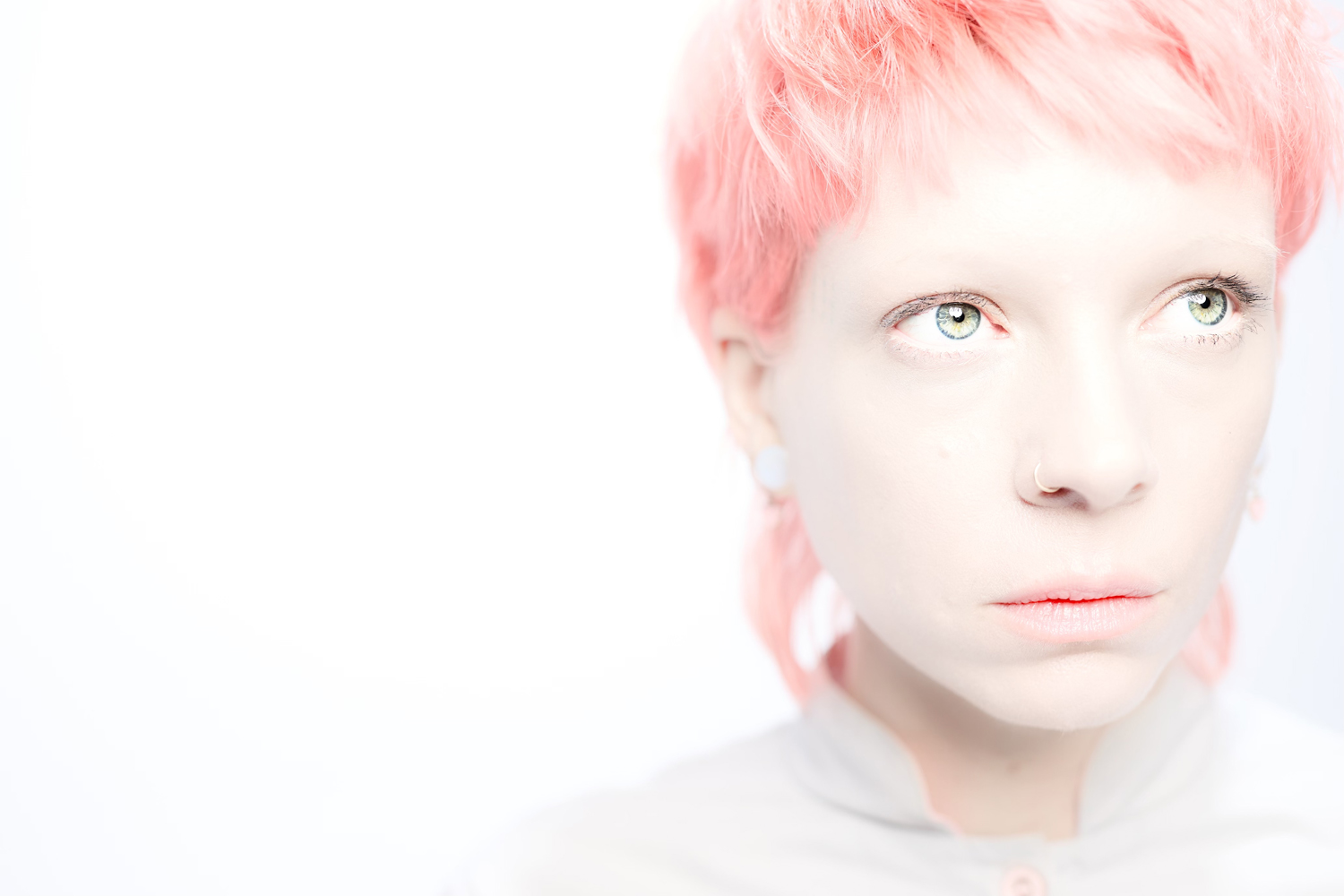 LADYGUNN – HIGH-NOON DUEL WITH DOLL MACHINE'S "TECHNO COWGIRL"