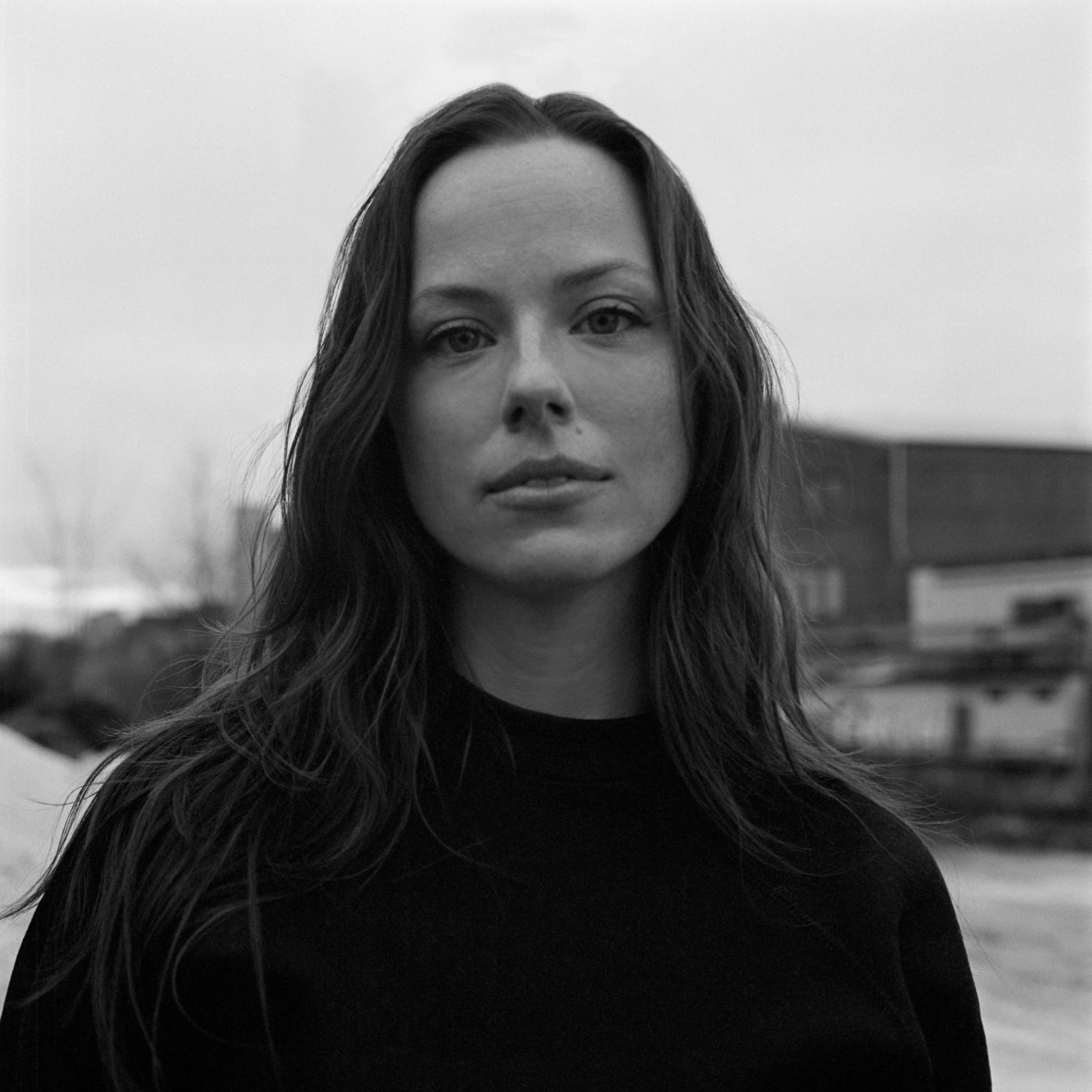 LADYGUNN – Emily Jackson's power waxes again with "Phases"