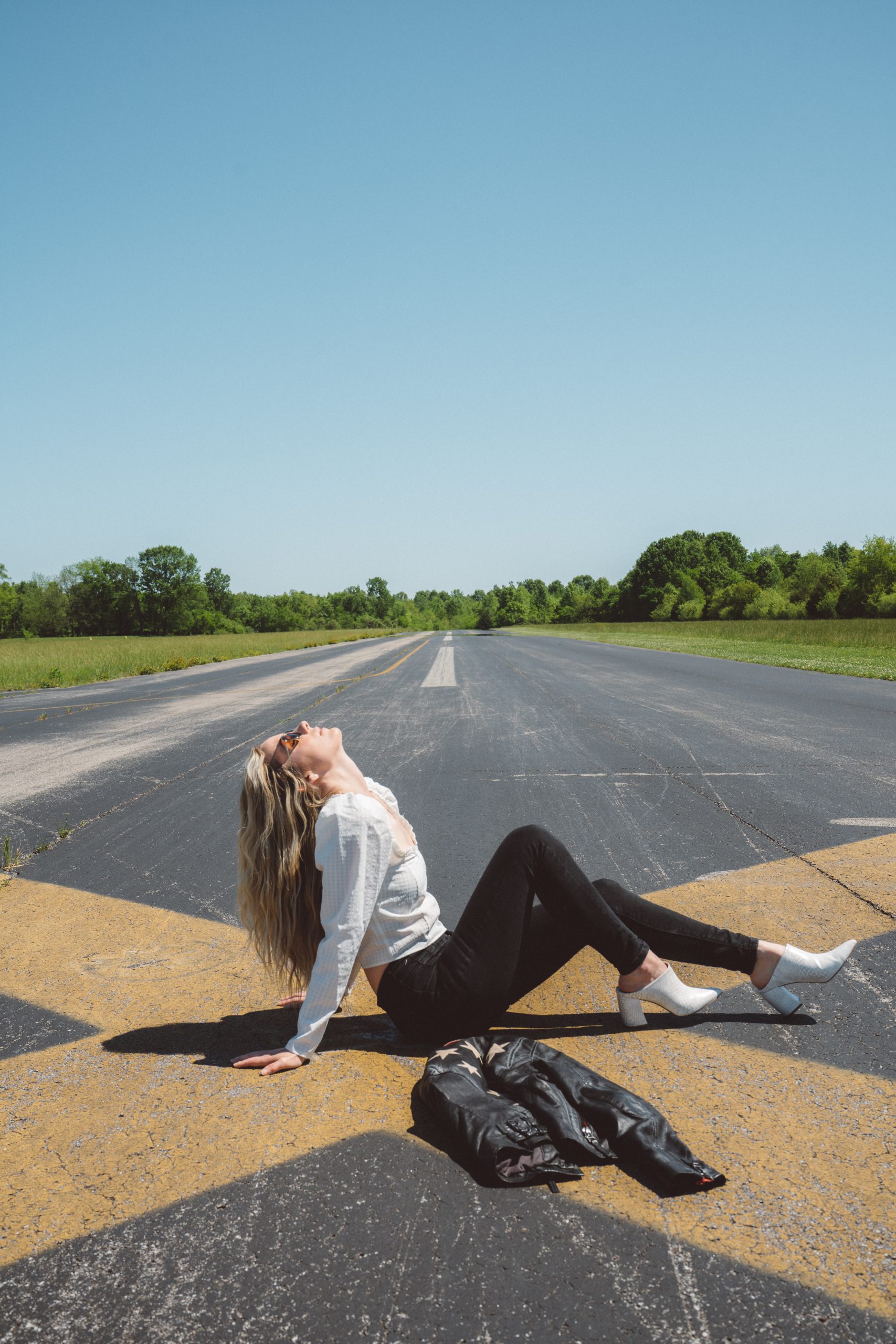 LADYGUNN – Country Pop Singer Carly Waddell Is Showing the World Her ...