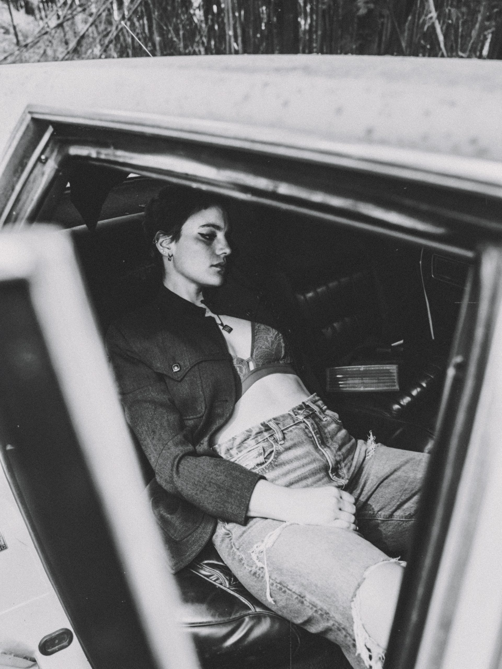 LADYGUNN – Cat Janice knows there’s no medicine like Love