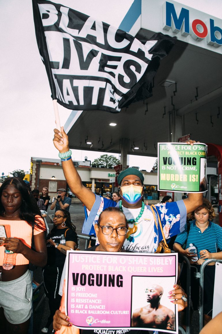 LADYGUNN – WE WONT STOP DANCING