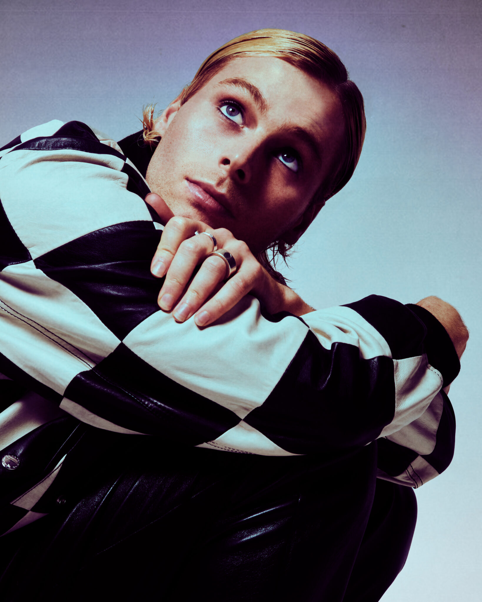 LADYGUNN – LUKE HEMMINGS OF 5SOS GOES SOLO: GET READY FOR A FOREVER SUMMER