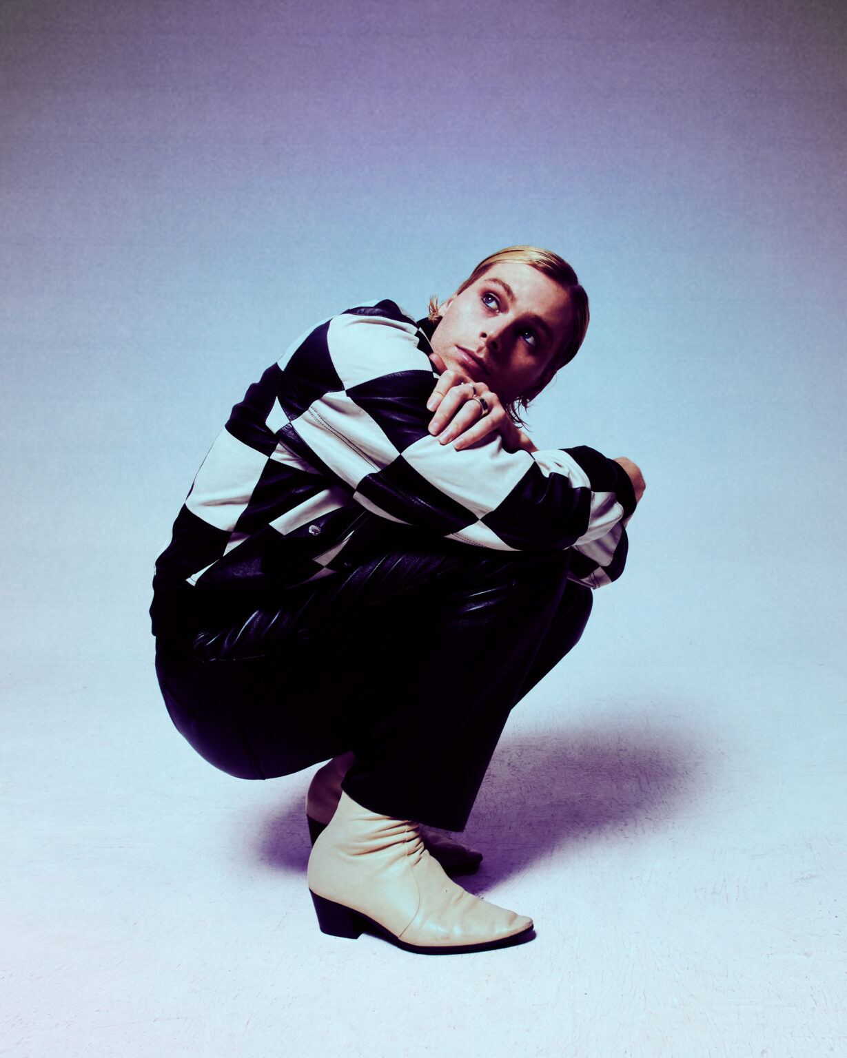 LADYGUNN – LUKE HEMMINGS OF 5SOS GOES SOLO: GET READY FOR A FOREVER SUMMER