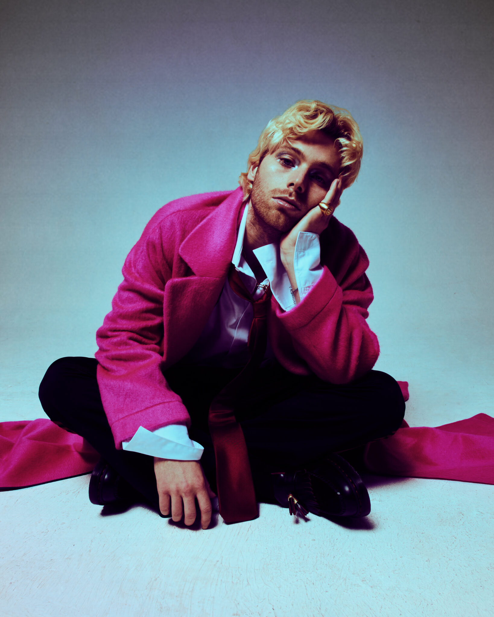 LADYGUNN – LUKE HEMMINGS OF 5SOS GOES SOLO: GET READY FOR A FOREVER SUMMER